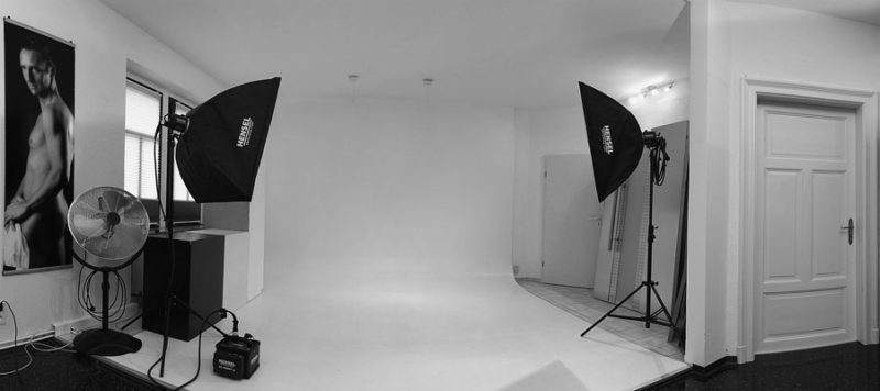Fotograf im Studio Unsere Arbeitsweise im Fotostudio Hindergründe
